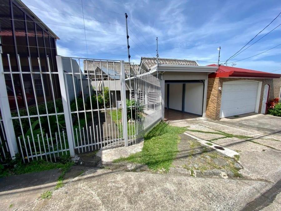 Se alquila linda y espaciosa casa con patio en Heredia centro 24-440 ...
