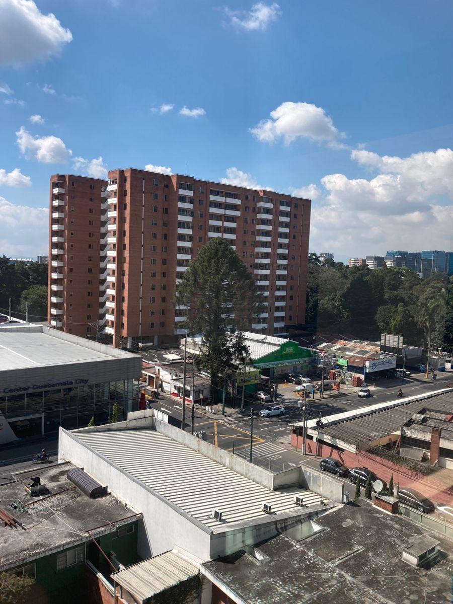 Amplia Oficina con una vista ESPECTACULAR en zona 10 - OFR21145