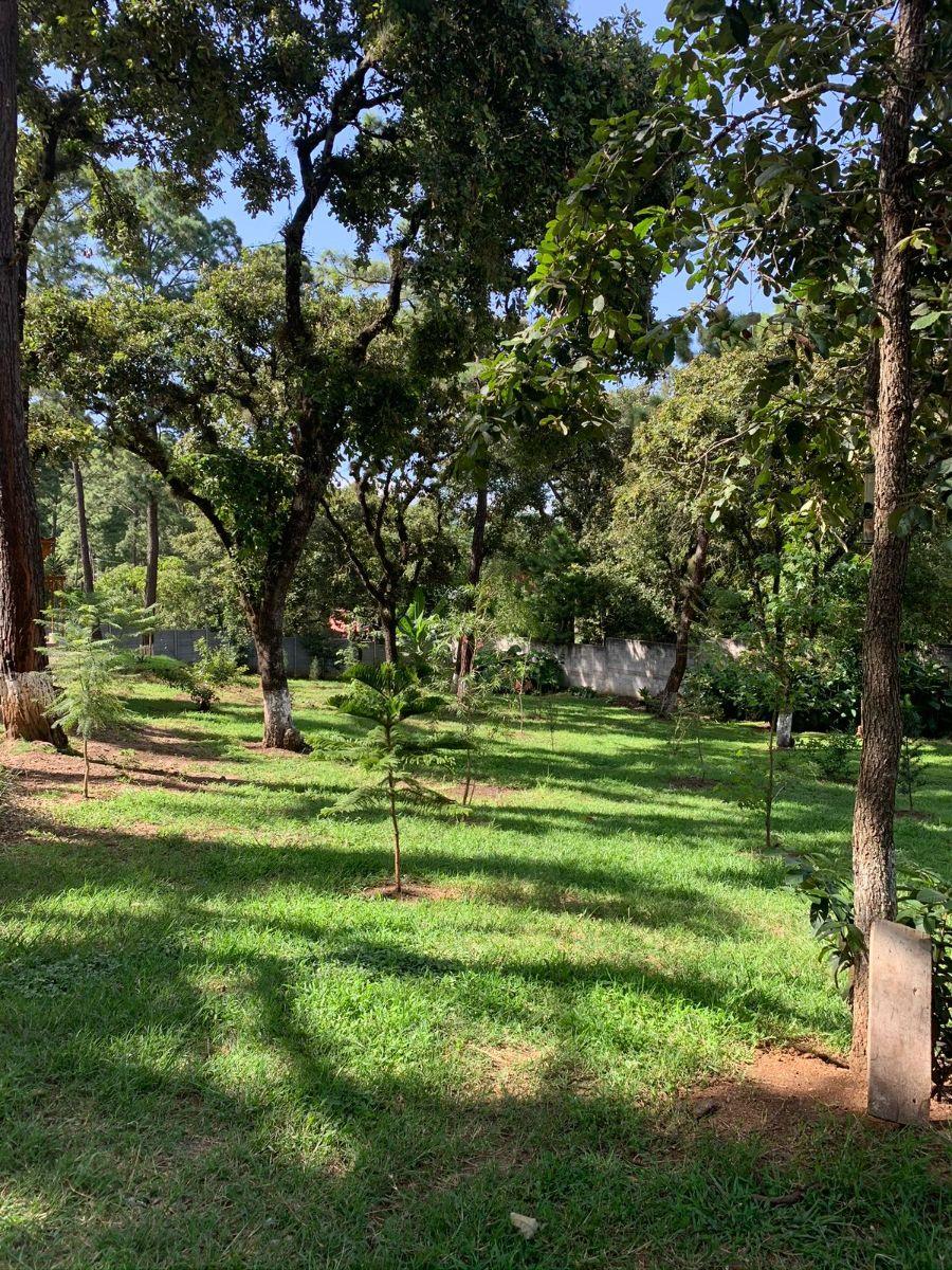 Linda casa con gran terreno en venta en Yumar Mixco - CAV19168