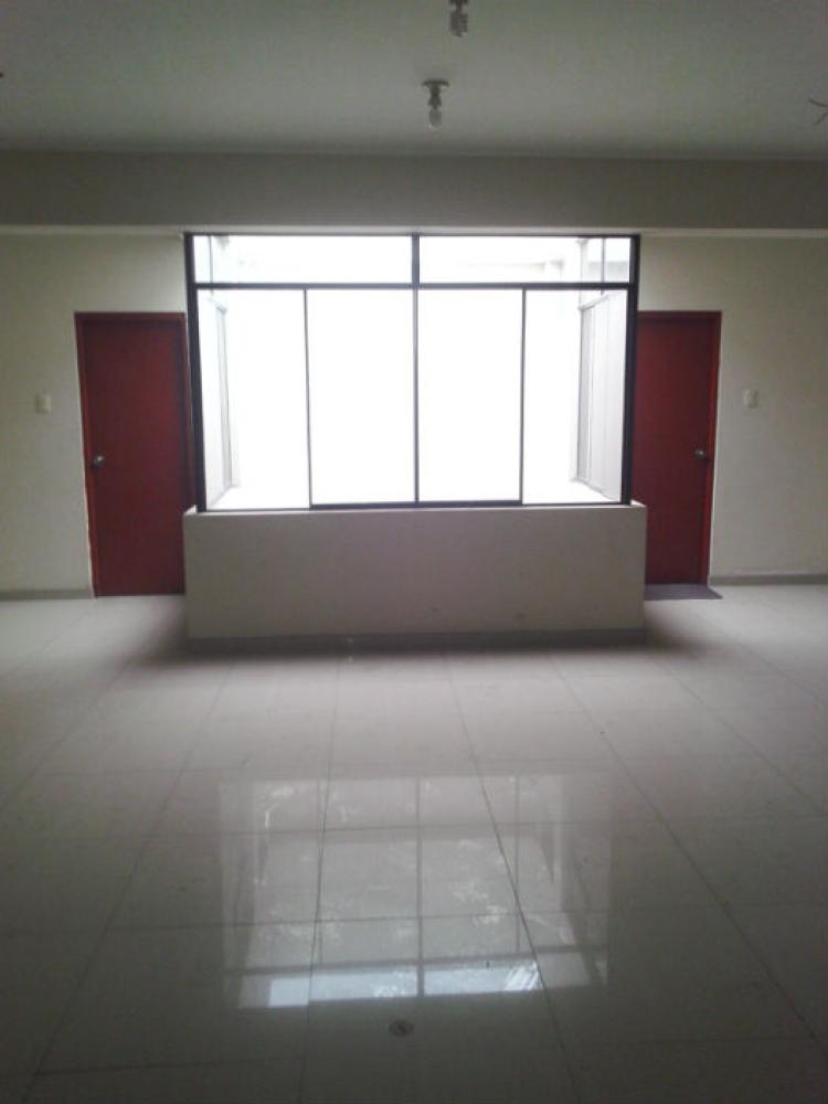 Se Alquila Amplio Local Comercial en ESTRENO de dos pisos - LOA21155