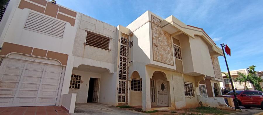 Venta de Townhouse en GRIS en exclusiva Villa de la Urbanización Canta ...