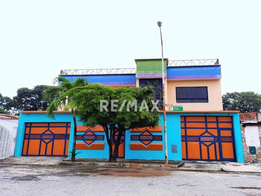 RE/MAX PARTNERS Vende Edificio Comercial en el Sector Los Caobos ...